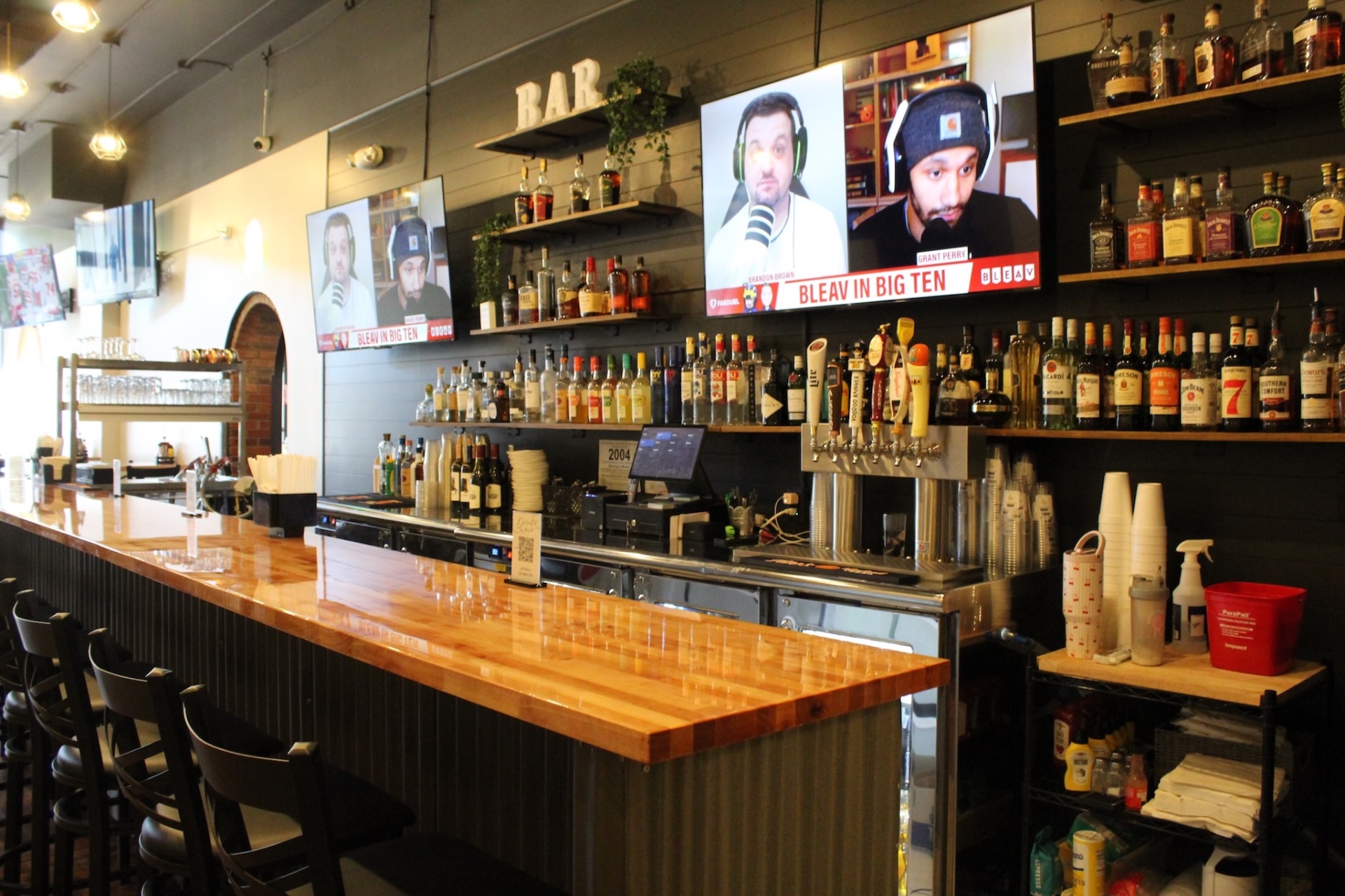 Sunny Sips Bar & Grill — Howell, MI